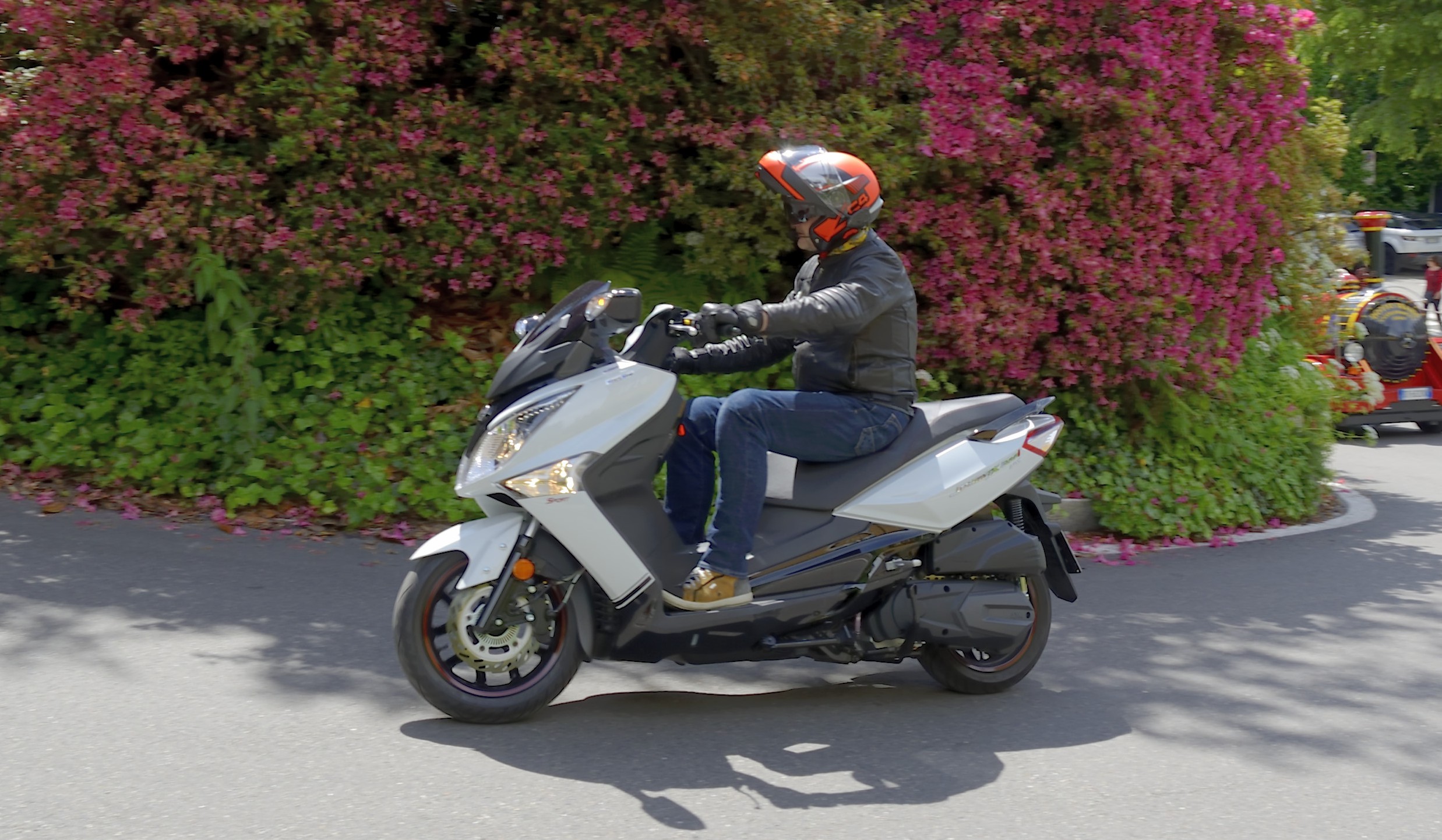 JOYMAX 300i Sport ABS Start & Stop Euro 4 - Provato e spiegato - WheelsMag