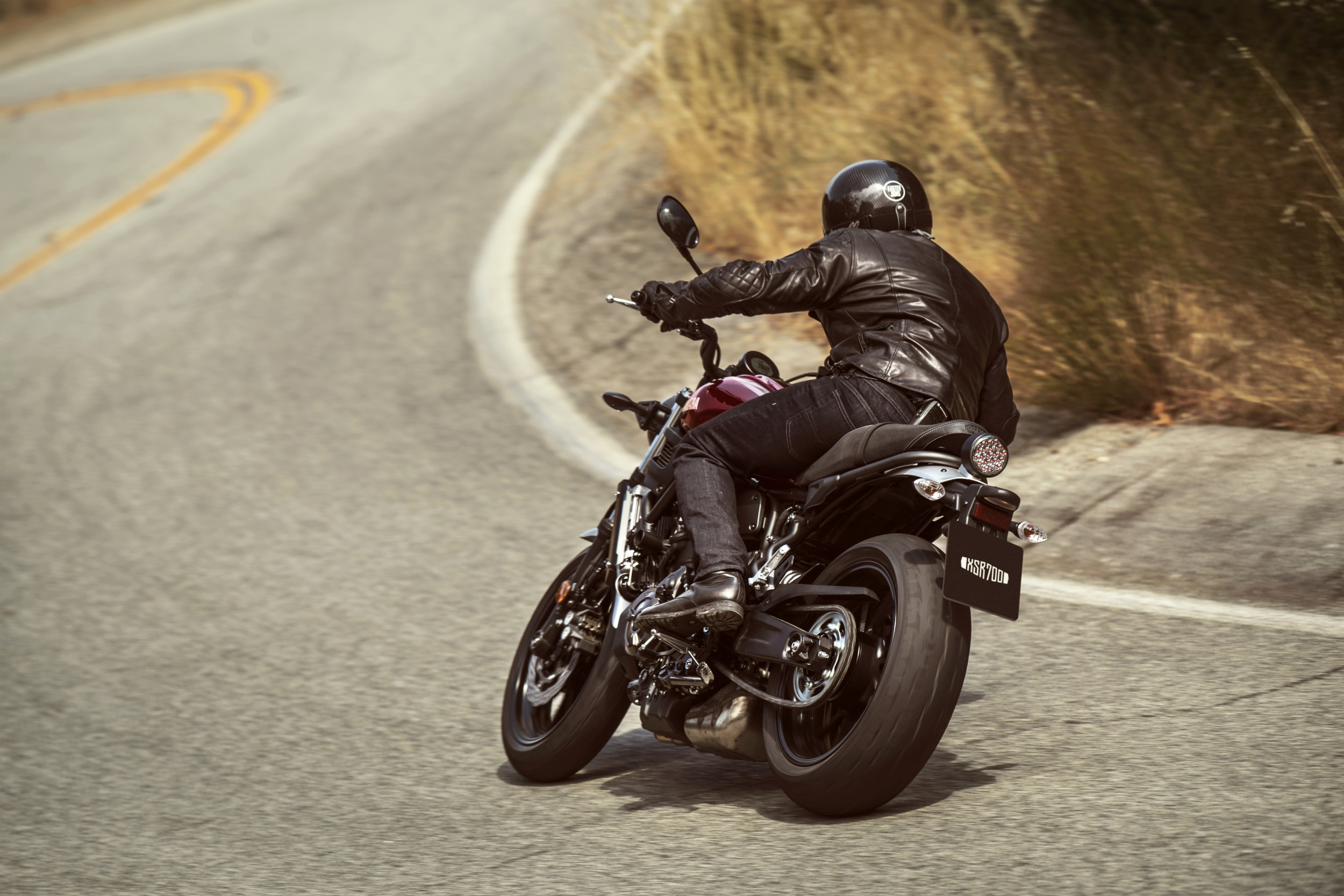 2018_YAM_XS700_EU_RMBSH_ACT_008-53866_01 - WheelsMag