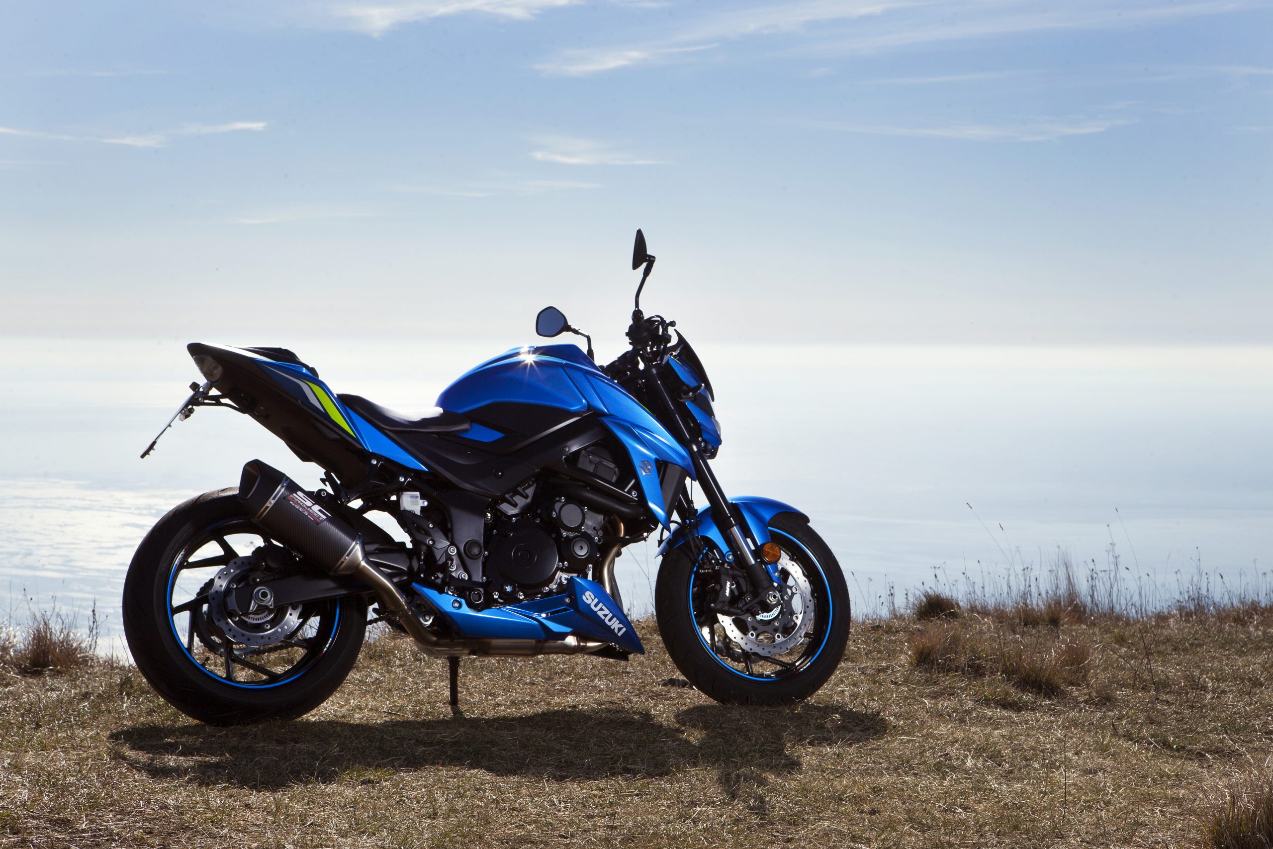 TEST GSX-S 750 YUGEN CARBON